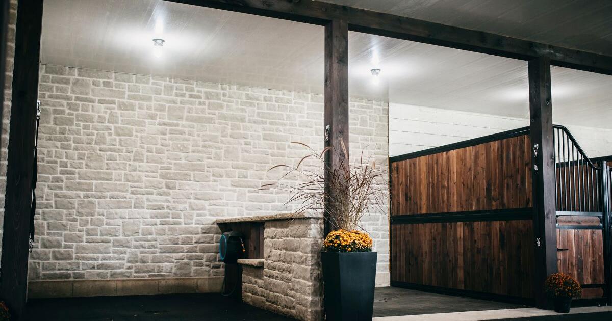 Foxfields Farm Horse Stables - Trusscore